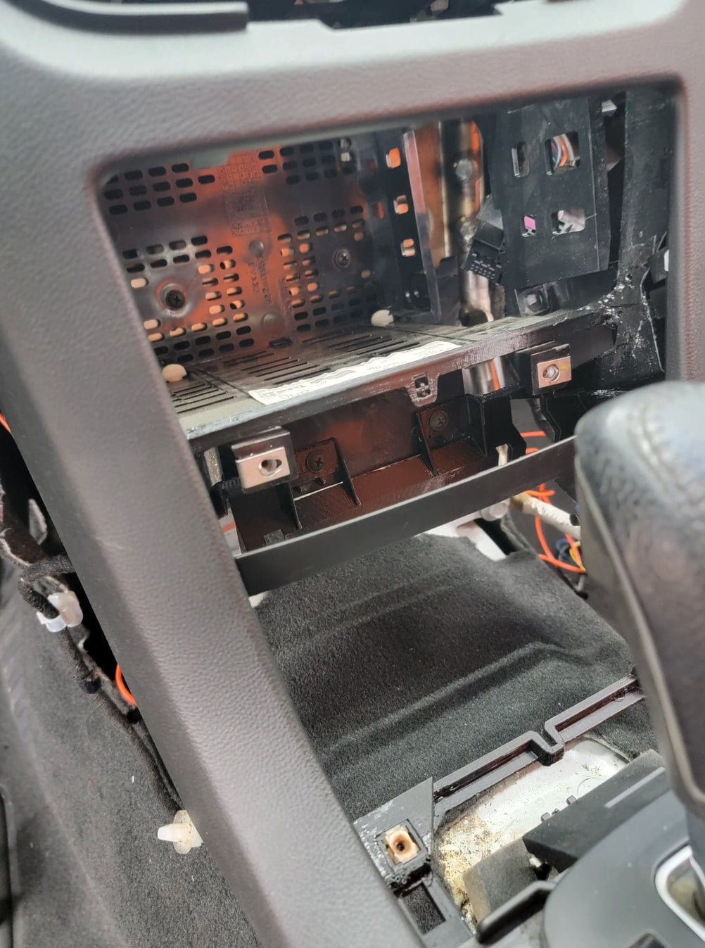 9C3 Center Dash Support