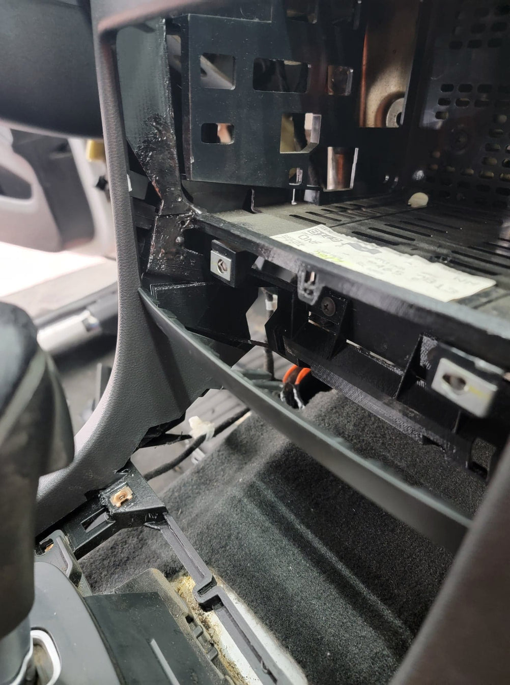 9C3 Center Dash Support